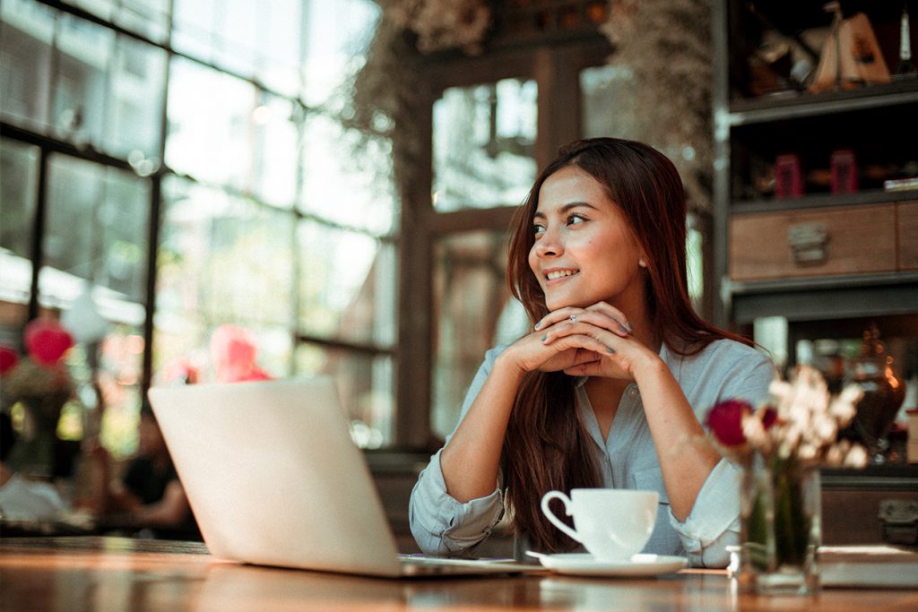 9 Female Christian Bloggers You Must Read | Christian Mingle